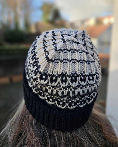 Ravelry: Halla beanie pattern by Sanne Fjalland Knit-Wear
