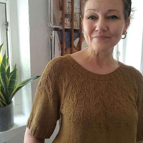 Ravelry: Herringbone top pattern by Sanne Fjalland Knit-Wear