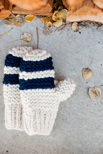 Ravelry: Garter Stitch Chunky Mittens pattern by flax & twine | anne weil