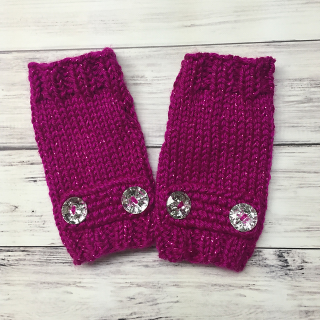 Ravelry: Quick Girls Fingerless Gloves pattern by flowergirlknits designs