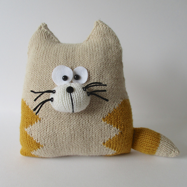 Ravelry: Cat Cushion pattern by Amanda Berry