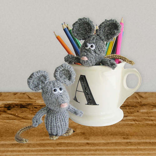Ravelry: Dinky Mice pattern by Amanda Berry