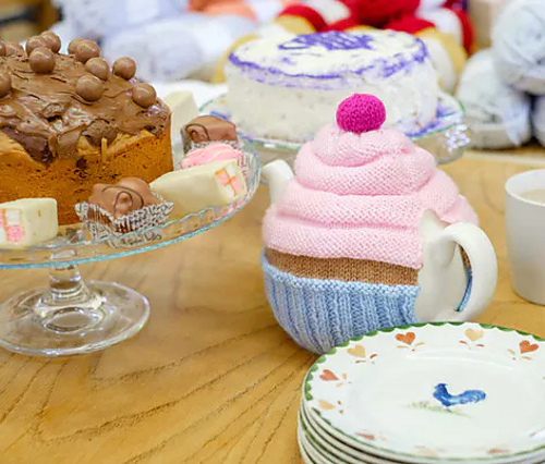 Ravelry: Cupcake Tea Cosy pattern by Amanda Berry