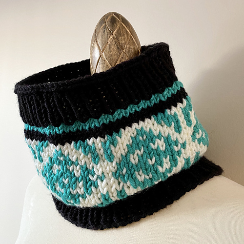 Ravelry: Diamond Mosaic Cowl pattern by flynnknit