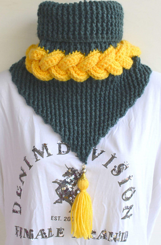 Ravelry: Frosty Braided Cowl pattern by Susanna Biaye