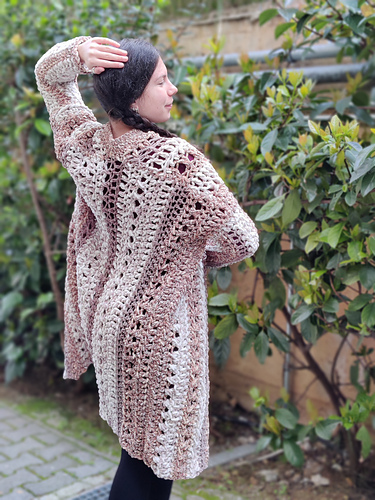 Ravelry: Taívia CardiCoat pattern by Emmy Tofa