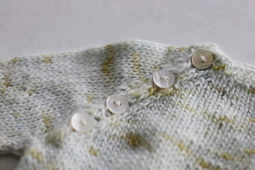 Ravelry: Little Cub Baby Raglan pattern by Jess Whiting