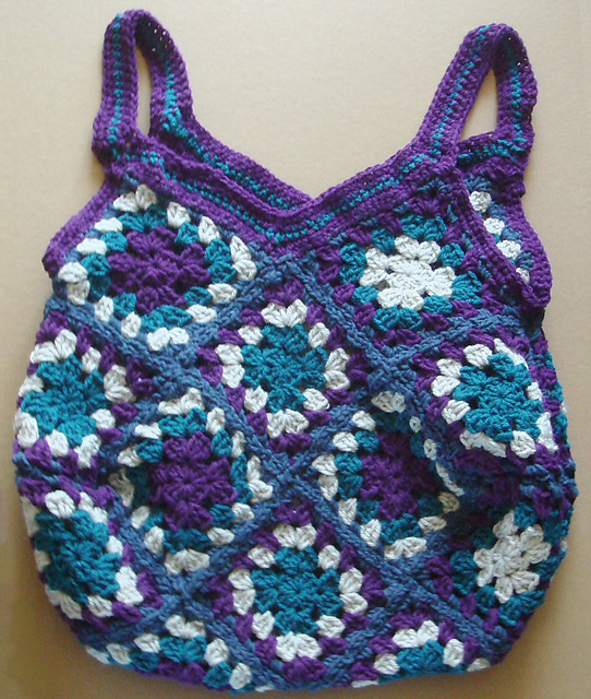 Ravelry: Granny Square Bags pattern by Eseya