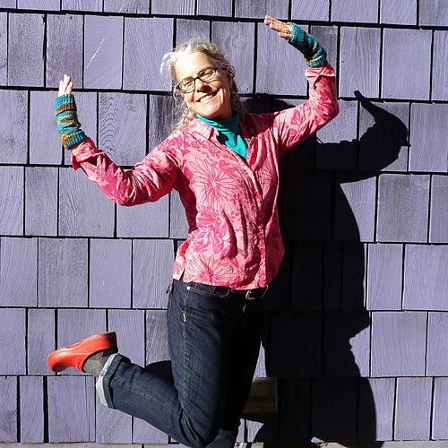 Ravelry: Ripple Wave Fingerless Mitts pattern by Kate Lore Designs