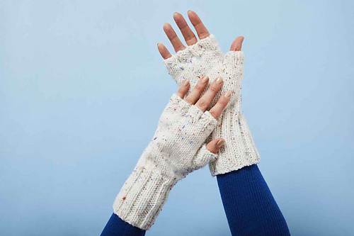 Ravelry: Fingerless gloves pattern by Frederica Patmore
