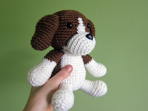 Ravelry: Beagle pattern by Stacey Trock