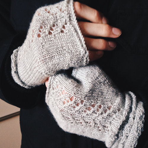 Ravelry: Ombré Lace Mittens pattern by Sabine Frisch