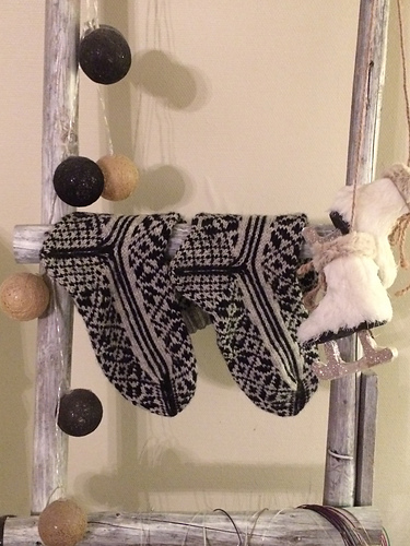 Ravelry: Nordic Stars pattern by Emilie Bjørnå