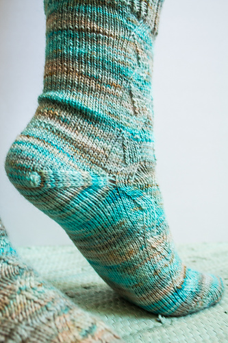 Ravelry: Maya Socks pattern by Nina La Fountaine
