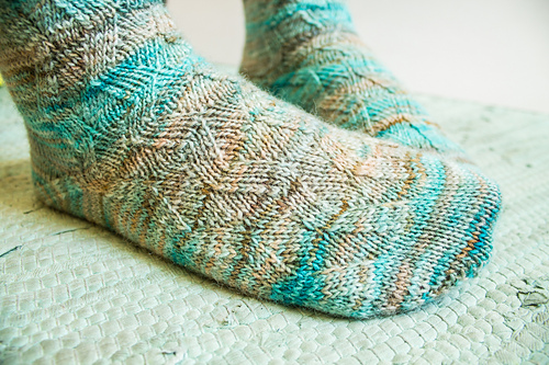 Ravelry: Maya Socks pattern by Nina La Fountaine