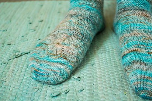 Ravelry: Maya Socks pattern by Nina La Fountaine