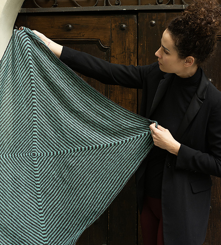 Ravelry: Le Carré pattern by Gabi Fontana