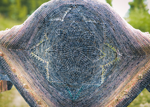 Ravelry: Miraflora Shawl MKAL pattern by Gabrielle Vézina