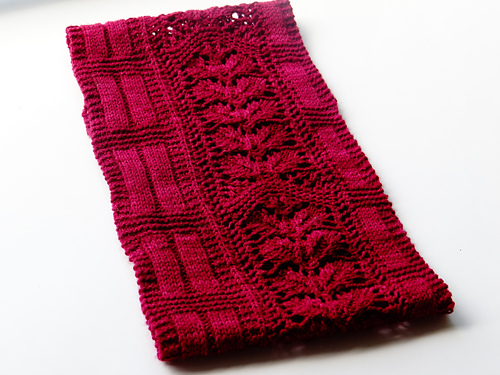 Ravelry: Leaflet Cowl pattern by Galzanne Knits