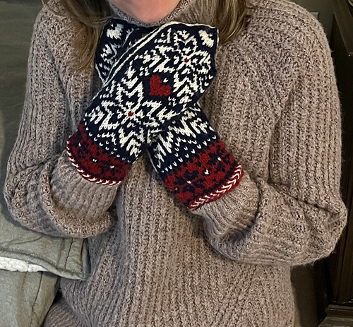 Ravelry: Night Walk Mittens pattern by Runningyarn