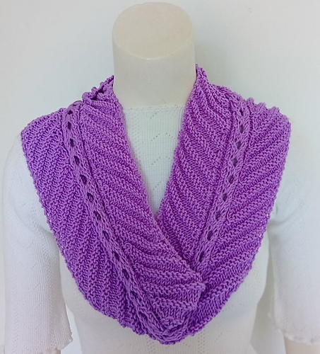 Ravelry: Loop Ruffles pattern by Jen Giezen