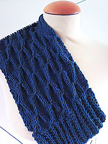 Ravelry: 5 Cross Scarf pattern by Jen Giezen