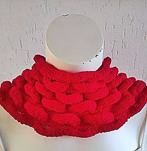 Ravelry: Twin Loops pattern by Jen Giezen