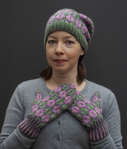 Ravelry: Chardon Mittens pattern by Virginia Sattler-Reimer