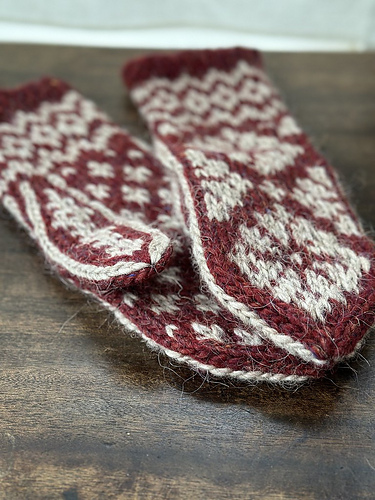 Ravelry: Octantis mittens pattern by Inger Berg