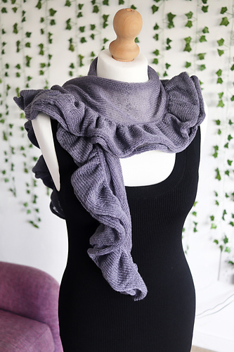 Ravelry: "Ruffles on Ruffles" Scarf pattern by Lauren Riker