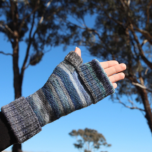 Ravelry: Vanilla Flip Mitts pattern by Niina Talikka