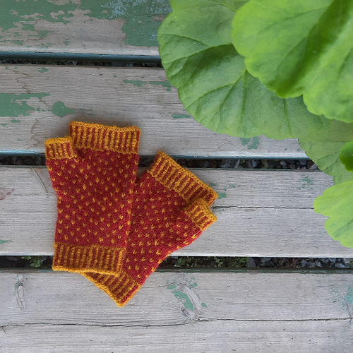 Ravelry: Ulla halvvantar // Ulla fingerless mitts pattern by Linda Lötberg