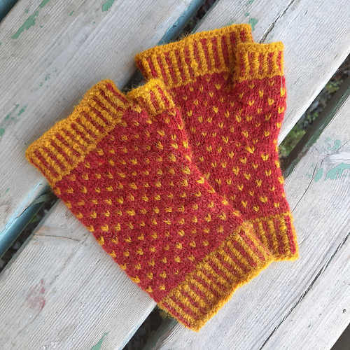 Ravelry: Ulla halvvantar // Ulla fingerless mitts pattern by Linda Lötberg