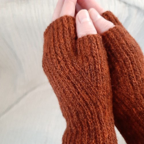 Ravelry: Pax halvvantar och vantar pattern by Linda Lötberg