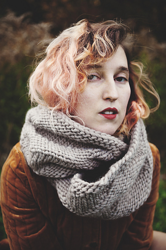 Ravelry: Minto Chevron Cowl pattern by Tara-Lynn Morrison