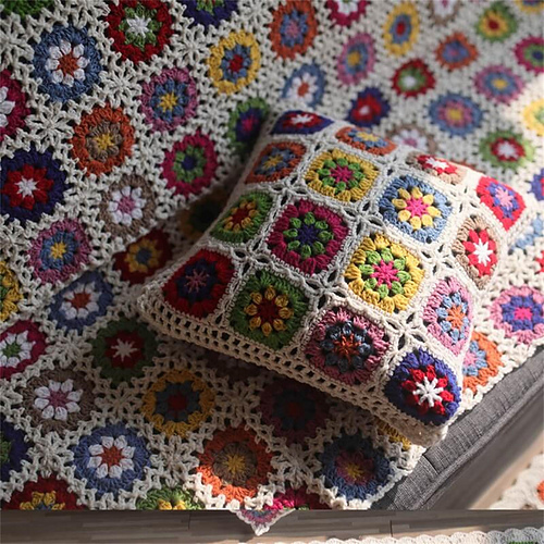 Ravelry: Crochet Granny Square Blanket pattern by Grace Gao