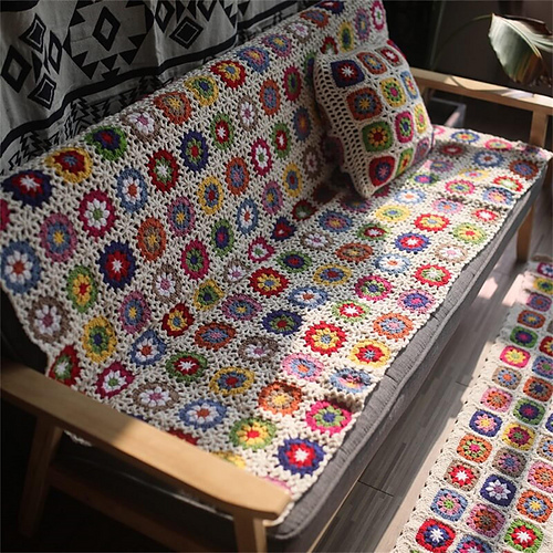 Ravelry: Crochet Granny Square Blanket pattern by Grace Gao
