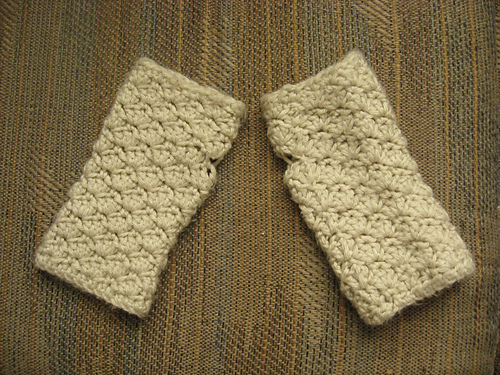 Ravelry: Mrs D's Fingerless Gloves pattern by Jeanmarie DiTaranto