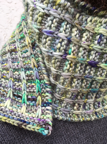 Ravelry: Alligator Back Scarf pattern by Liz Harris