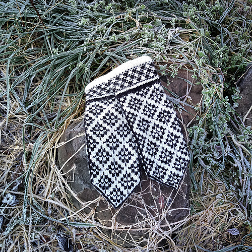 Ravelry: Sparivettlingar pattern by Gudlaug M. Juliusdottir
