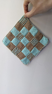 Ravelry: DK Quilted Dishcloth pattern by Galina Zapletnuka