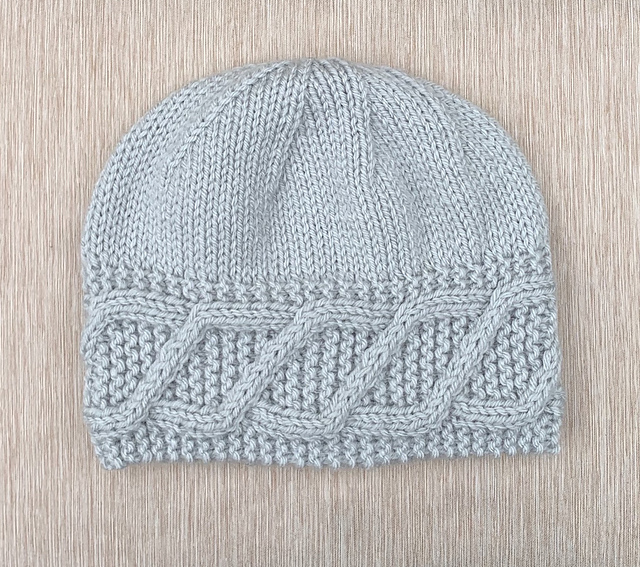 Ravelry: Hat with a Diagonal Cable on the Border pattern by Yelena Chen