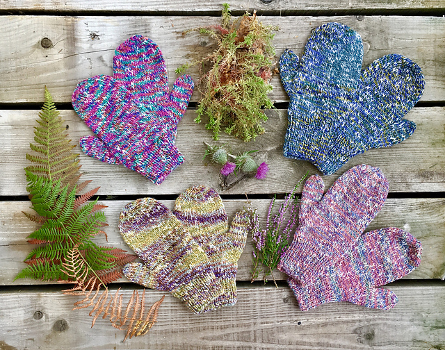 Ravelry: Simple Mittens pattern by Julia Marsh