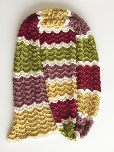 Ravelry: Scallop Scarf pattern by Julia Marsh