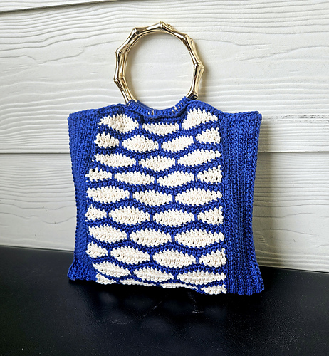 Ravelry: Blue Lagoon Bag pattern by Raine Eimre