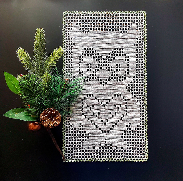 Ravelry: Owl Table Runner pattern by Raine Eimre