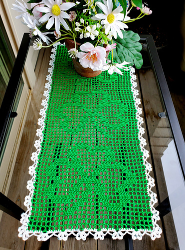 Ravelry: Shamrock Table Runner pattern by Raine Eimre