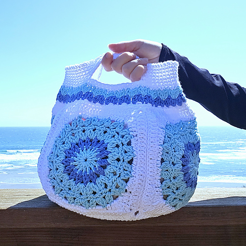 Ravelry: Tote By the Ocean pattern by Raine Eimre