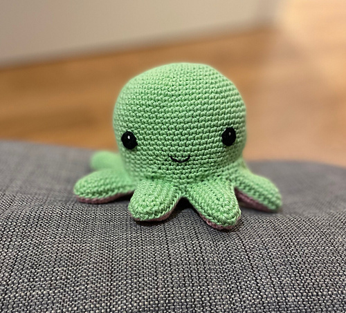 Ravelry: Reversible Octopus pattern by Handmade Is Fun