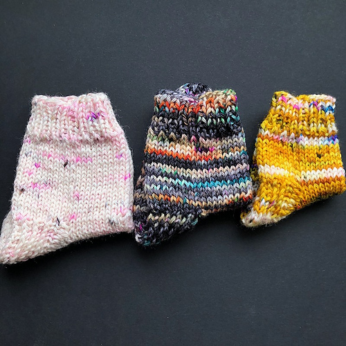 Ravelry: Mini Scoop Vanilla Socks pattern by HandmadePhD